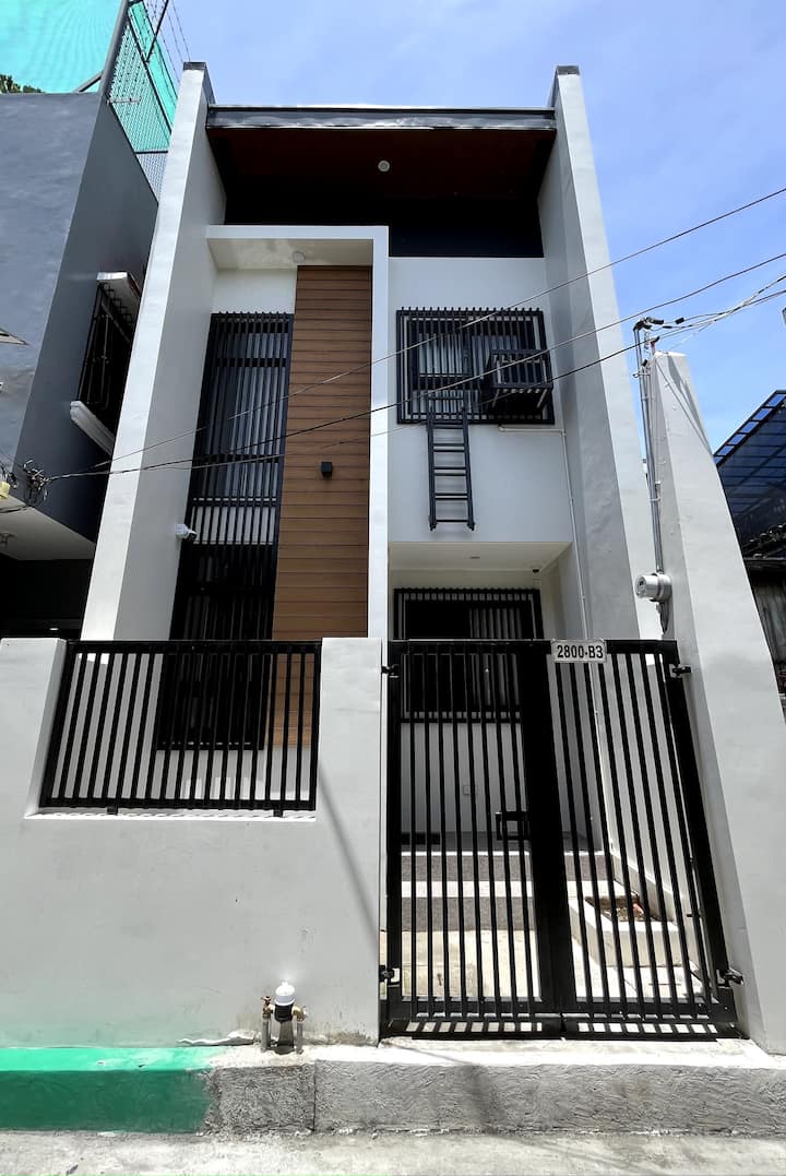 Cozy 2br Home Near Mrt/lrt Edsa Taft Moa Naia - Manila