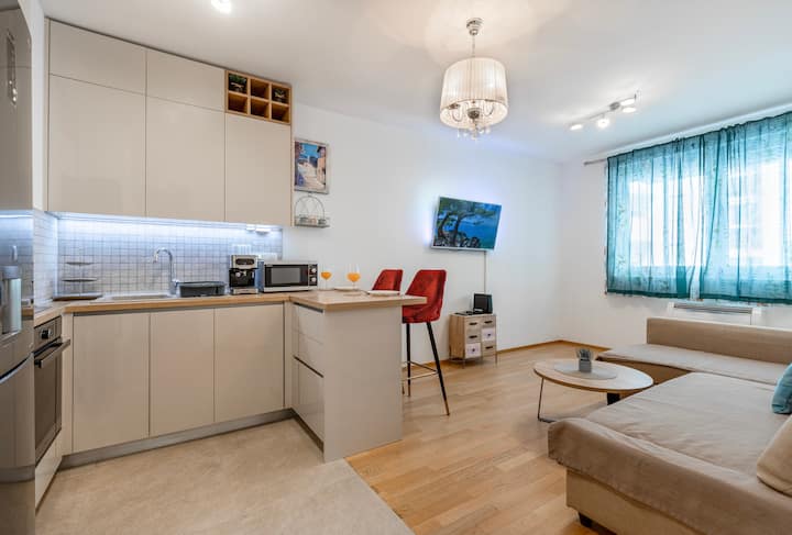Brazzo City Tour Suite - Bibinje
