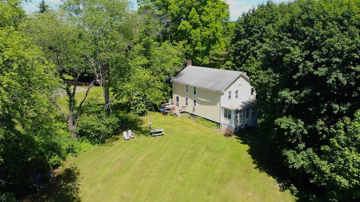 Center Hill Farmhouse: Group Holiday Ski House - Taconic State Park, Copake Falls