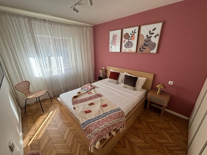 Smart, Budget Stay For Solos, Couples, Or Groups - Konstanca