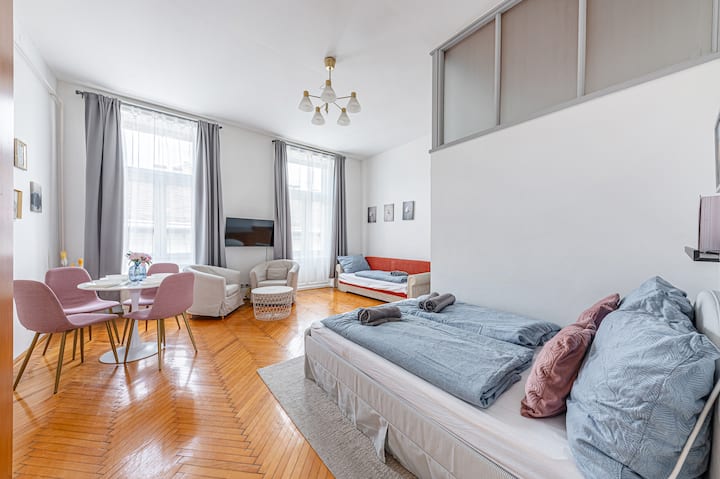Urban Charm – Central Studio, Ac & Bathtub - Budapest