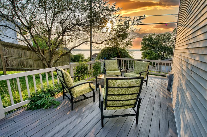 Saratoga Home With Beautiful Saratoga Lake Views - Saratoga, NY