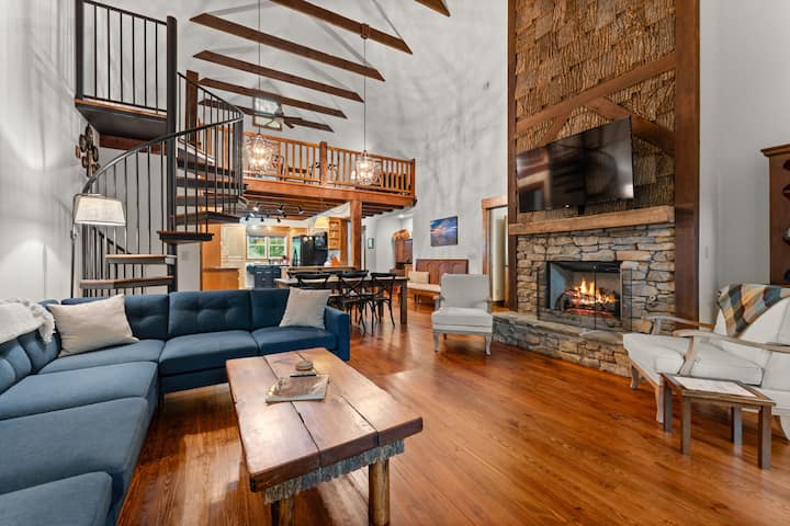 Horse Cove Haven, Charming Fall Retreat - Highlands, NC