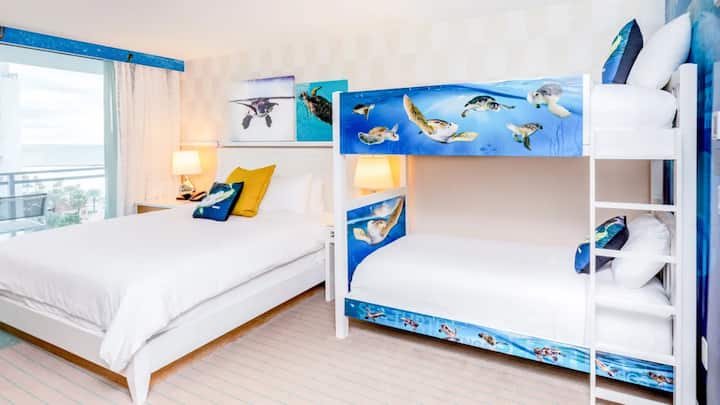 Family Jungle Room@attractions Packed Beach Resort - Changi