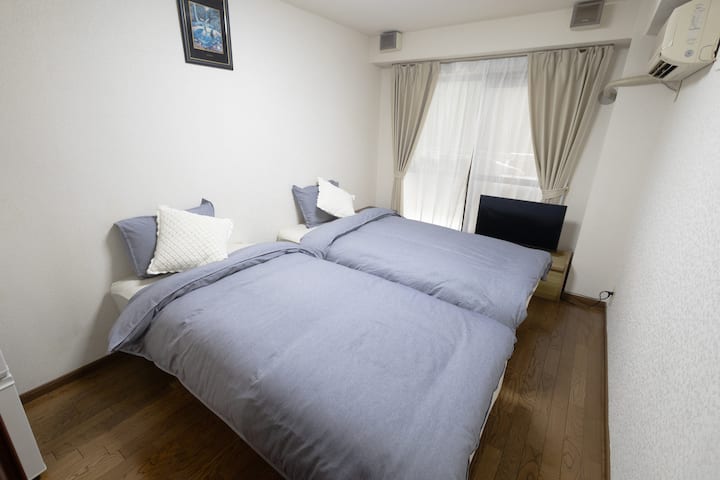 S705/ 安心オートロック。スーパーマーケットが目の前にあり、最寄り駅からは徒歩2分 - Osaka