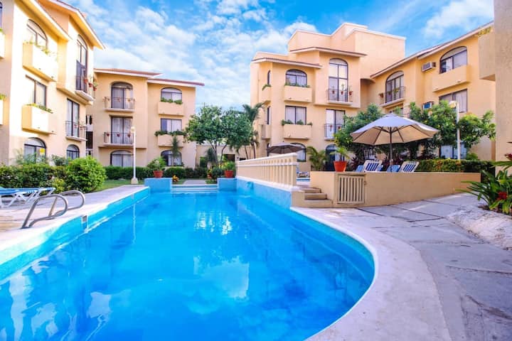 Coastal Charm: Condo With Beach Access - Cancún