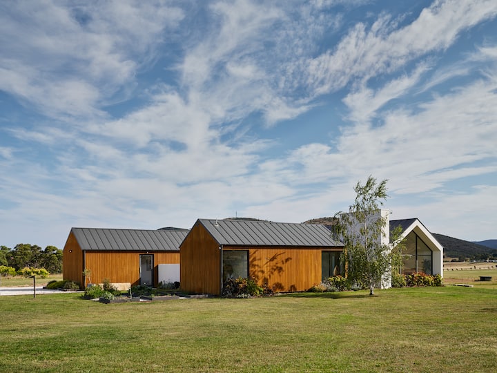 Barrenjoey Farm-luxury Farmstay With Highland Cows - Hobart