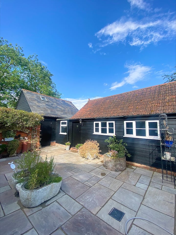 Langford Cross - Self Contained Annexe - Essex