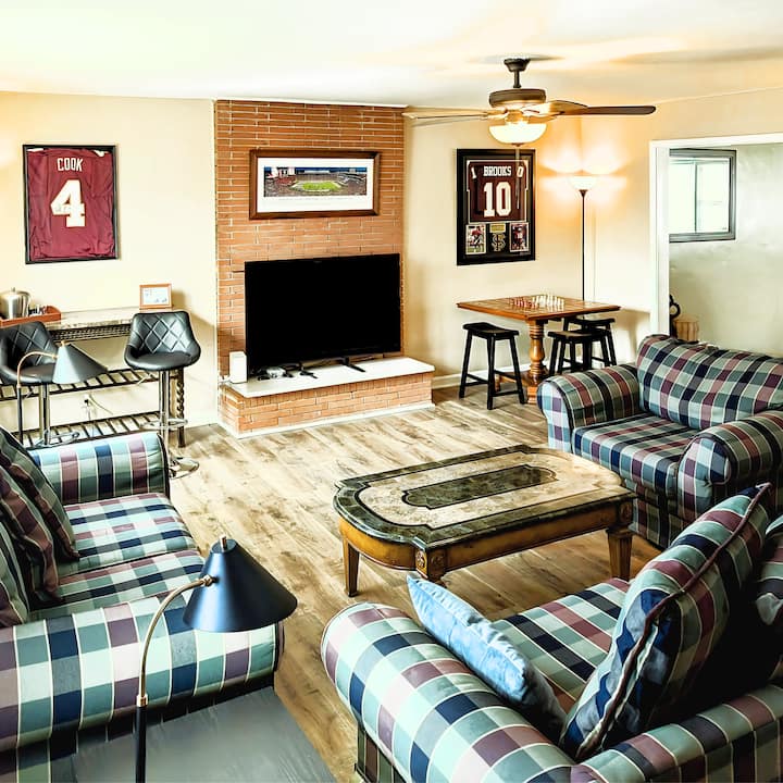 University Family & Friends House - Fsu Baseball - Tallahassee, FL