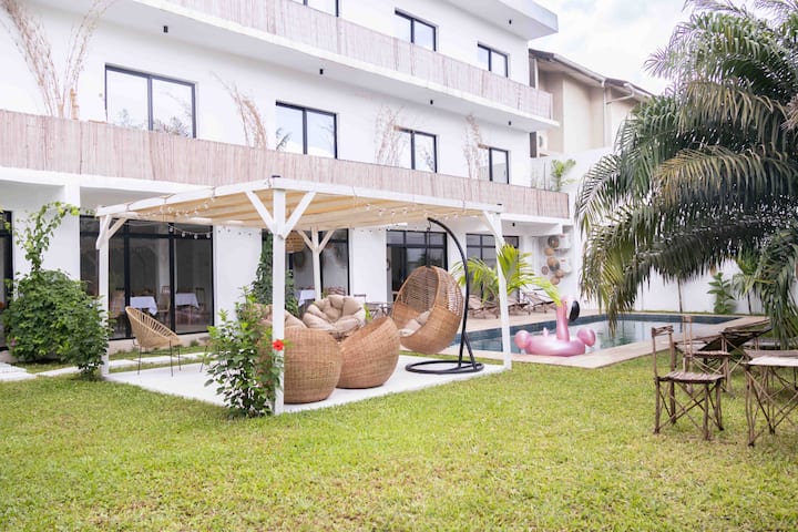 Chambre Vue Piscine à Cocody -