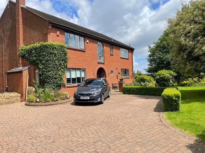 Private En-suite Annex
Near M1 J26/airport - Nottingham