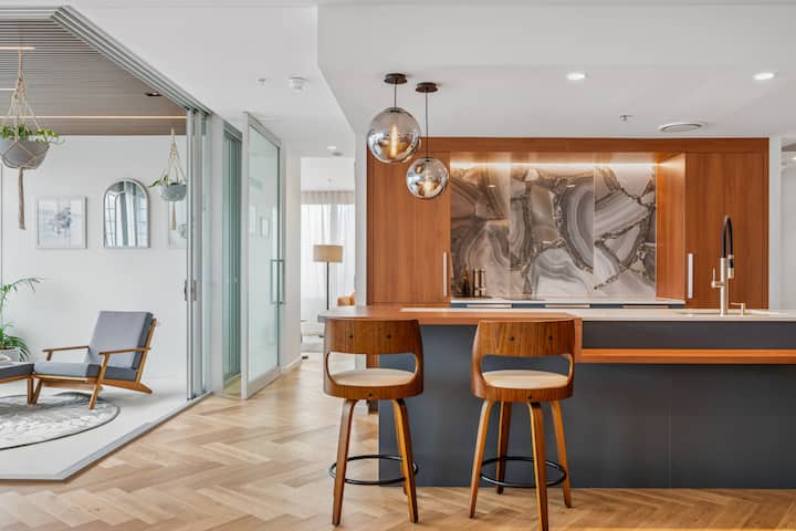 25 Floor Designer 2-bdr City View Apartment - Surfers Paradise