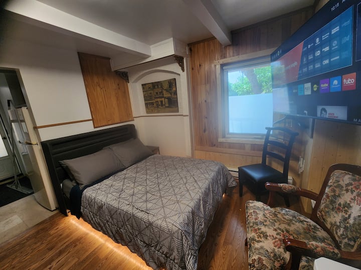 Downtown Studio With Parking & Ev Charger - Gatineau