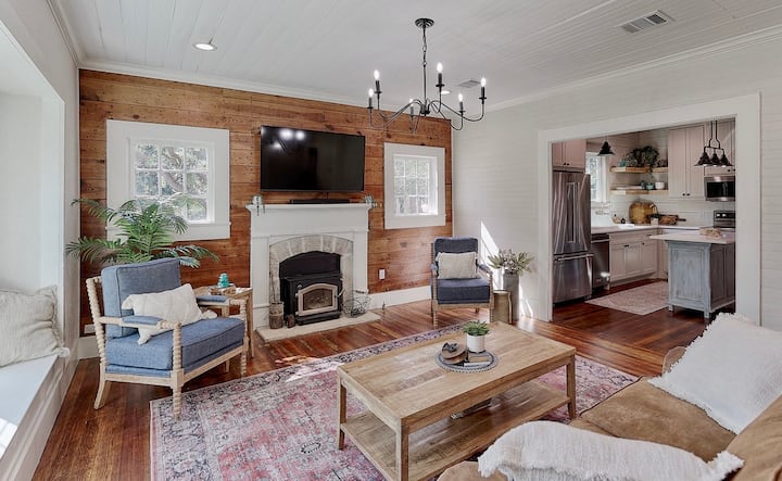 The Lazey Dazey Cottage, Dating Back To 1884 - Hico, TX