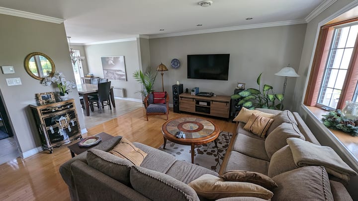 Large Room In A Nice House - Laval, Quebec, Canadà