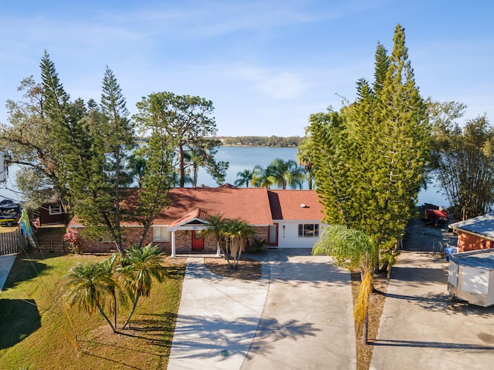 Spacious Lakefront Duplex. - Temple Terrace, FL