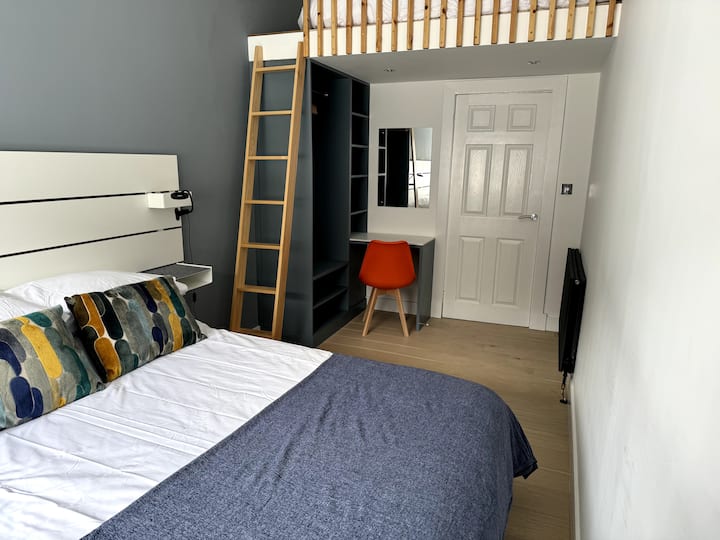 Modern City Centre Property In Central Edinburgh - Leith