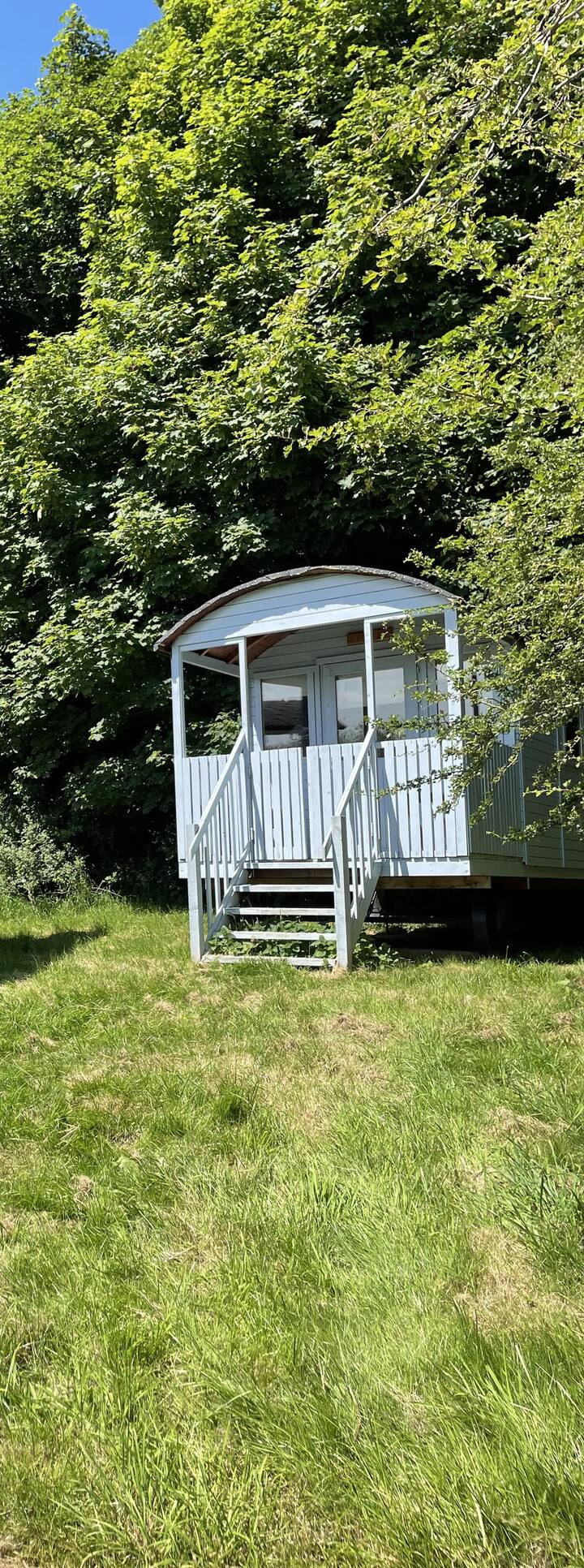 Shepherd's Hut, Wing Hall Rutland, (Poppy) - Oakham