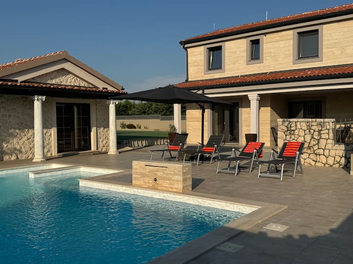 House Antonia - Nin