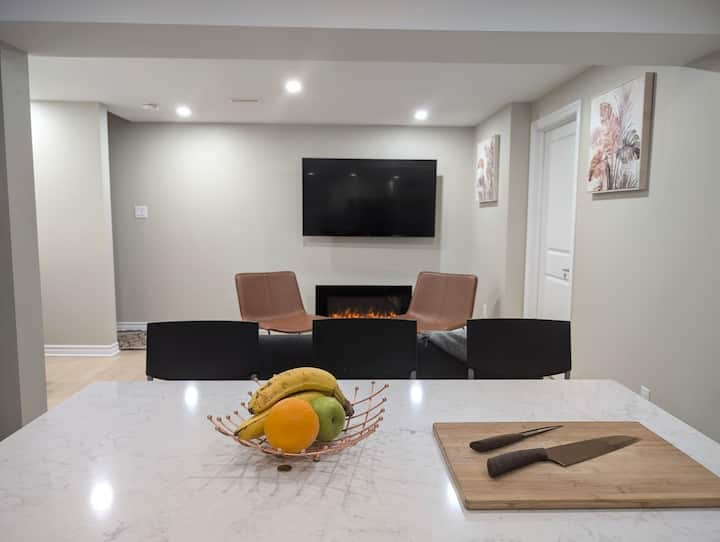 Aura Suite W/ Private Queen Bed Near Airport - Ottawa