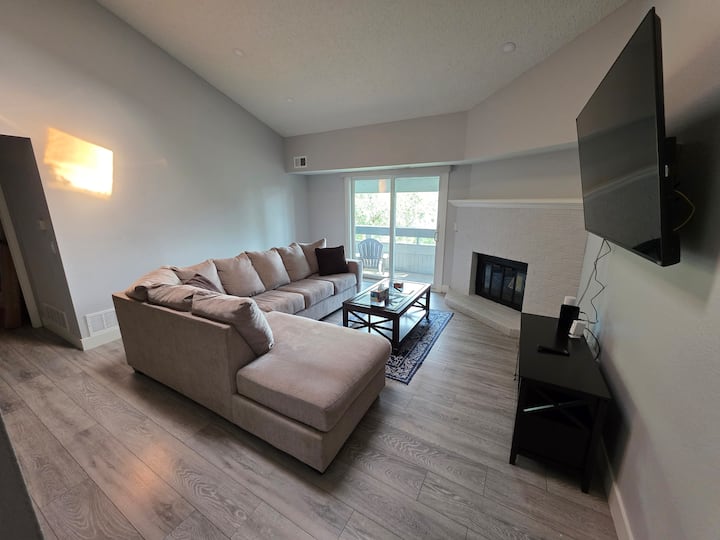 Cozy Aurora Condo (2 Bed/2 Bath) - Aurora
