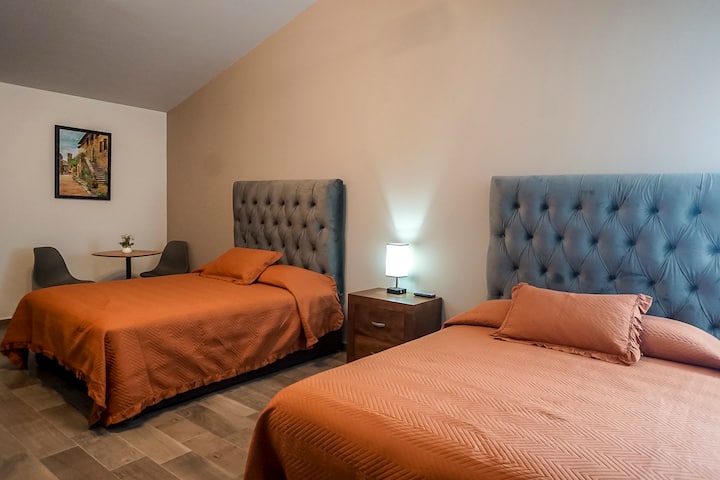 Modern Cuadruple Suite Minutes From - León