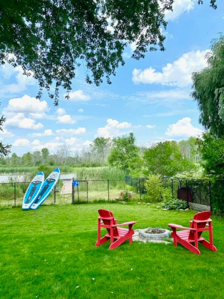 Romantic Waterfront Urban Escape - Newmarket