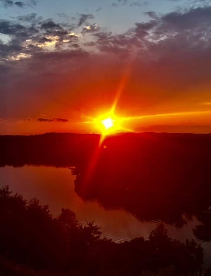Spectacular Lake View From Balcony - Malvern, AR