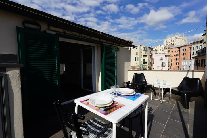 Terrazzaconvista Sui Tetti Della Città Vecchia - Genoa