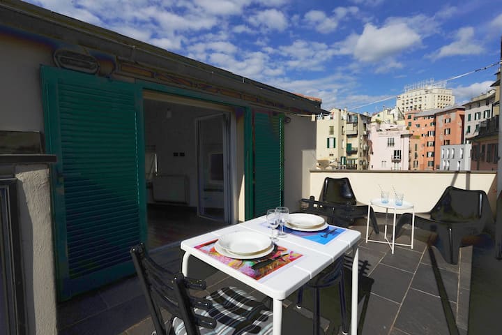 Terrazzaconvista Sui Tetti Della Città Vecchia - Génova