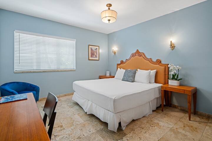 Kasa Impala Hotel | King Room In Miami Beach - Miami Beach, FL
