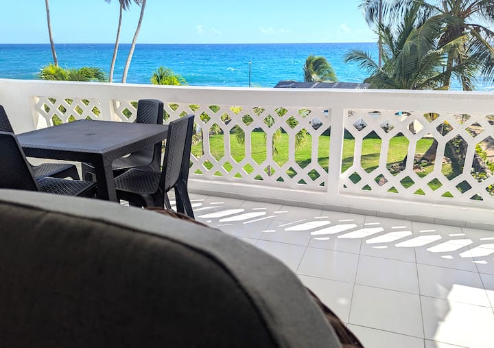 Vintage Double Apartment Ocean Front - Caribbean