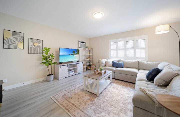 Near Disneyland, Beach, & Orange County - Seal Beach, CA