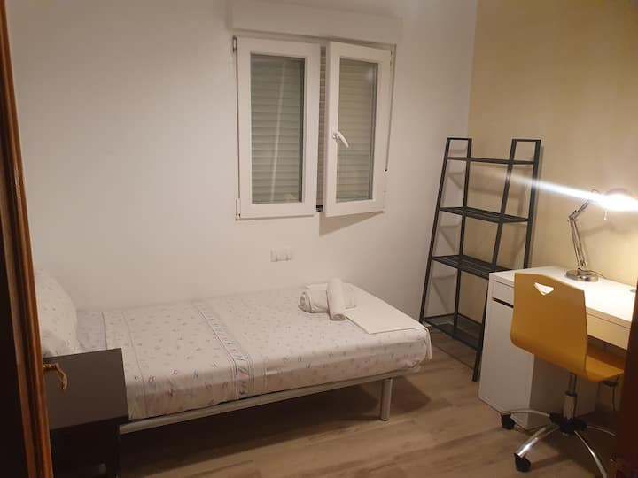 Habitacion Con Cama - Segovia