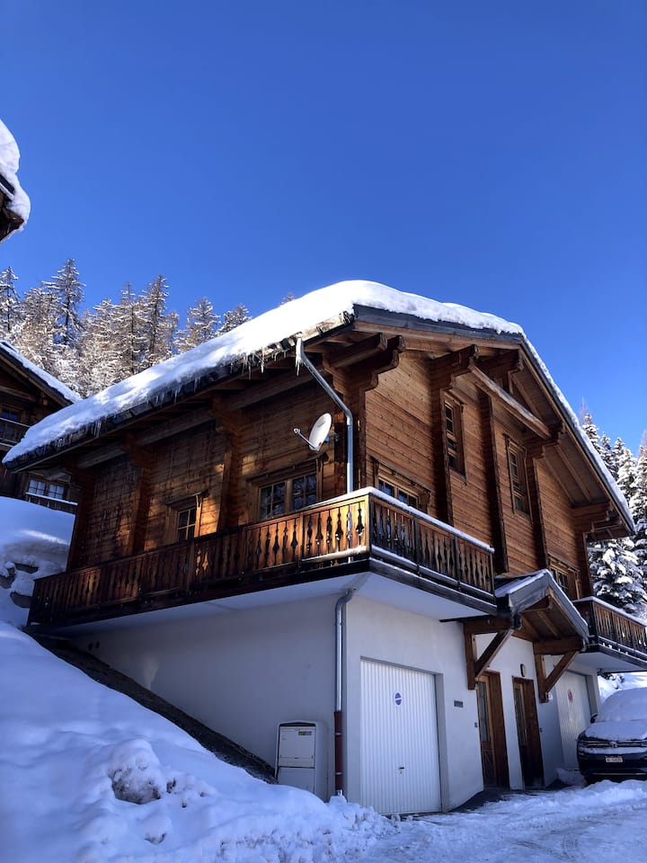 Cozy Chalet, 3 Beds, 2 Bath, Garage, Fibre, Views - La Plagne