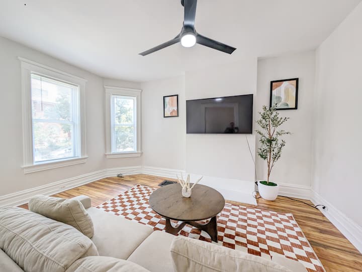 Mid-century Shaw Retreat | Family & Pet Friendly - St. Louis, MO