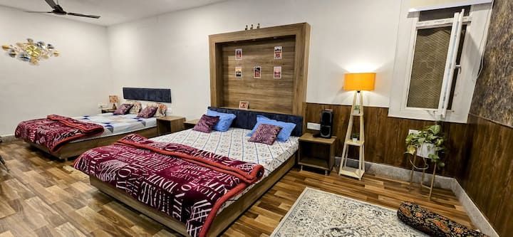 Shiva's Abode Banaras: Central Luxury Stay! - 바라나시