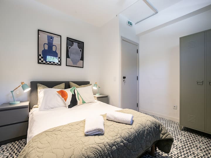 Walk In Hostel Faro Airport - Private Dormitory - São Brás de Alportel