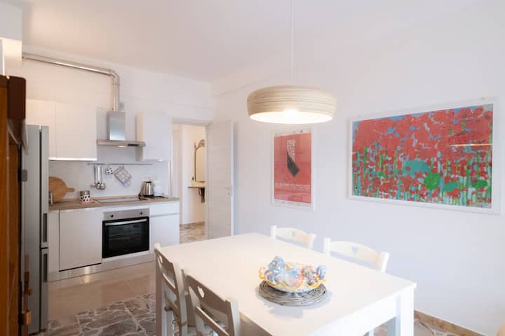 Vacanza Nel Centro Storico Con Vista Mare - Pietra Ligure