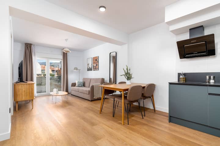 Oviedo Postigo Bajo | 1-br Family Apt. + Balcony - Oviedo