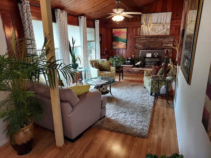 "The Cozy Corner" At Shangri La - Kelso, WA