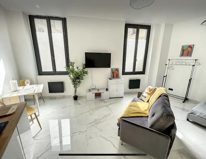 Grand Studio Au Coeur De Noailles - Marseille