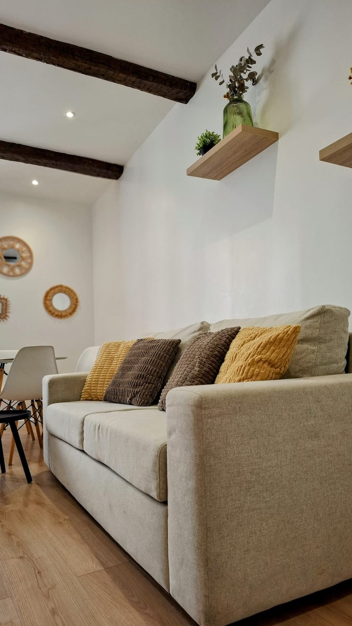 Confort Et Charme : F2 Climatisé En Centre-ville - Fréjus