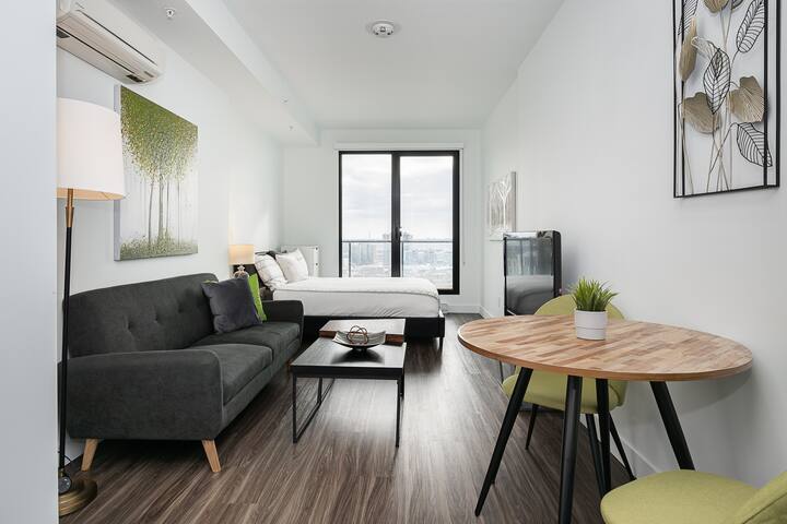 Corporate Studio | Modern | Lucien-lallier Metro - Quebec