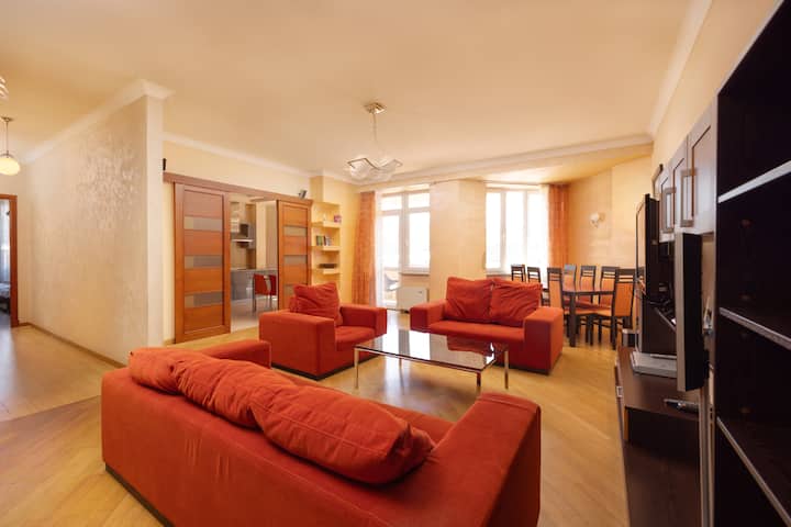 Large 2 Bedroom With A Balcony | Near North Avenue - 예레반
