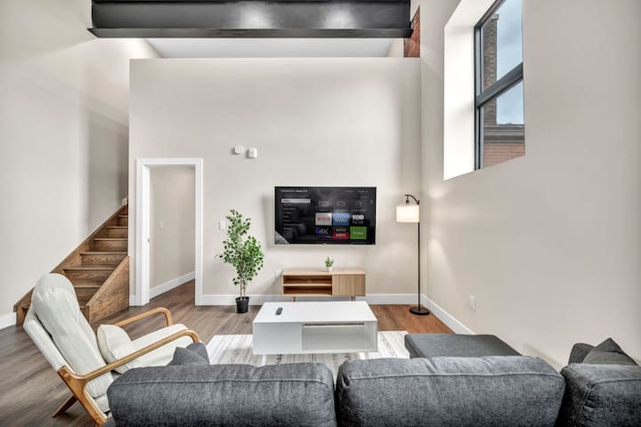 Loft Style+3bd+65"tv+8 Min From Dt Cle - Parma, OH