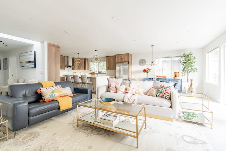 Luxe 8br Home-backyard Oasis & Entertainment Room - Seattle, WA