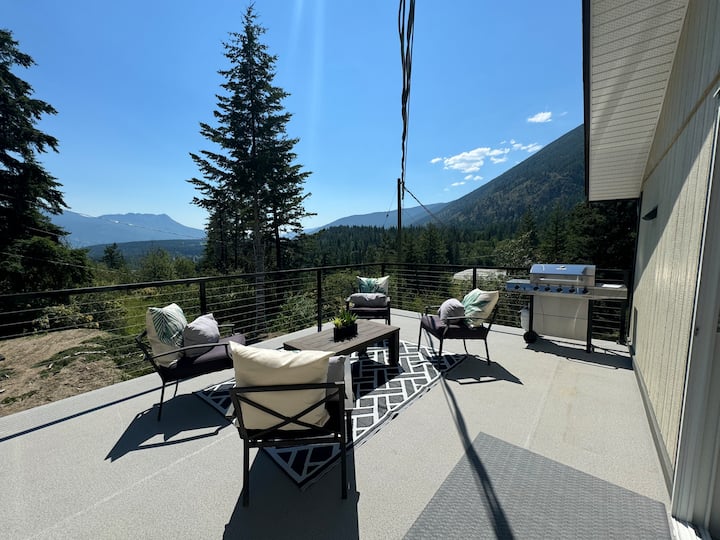 K Hill Side Suite-private With Mountain View Patio - Salmon Arm