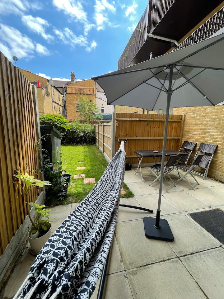 Charming 2 Bed Ground Floor Flat
With Garden - Londra