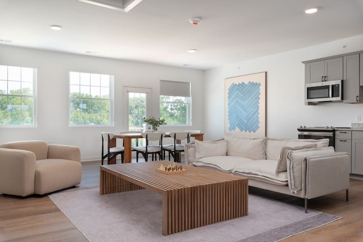 Boardwalk Hotel By Kasa | 2 Bedroom Suite - Lake Anna, VA